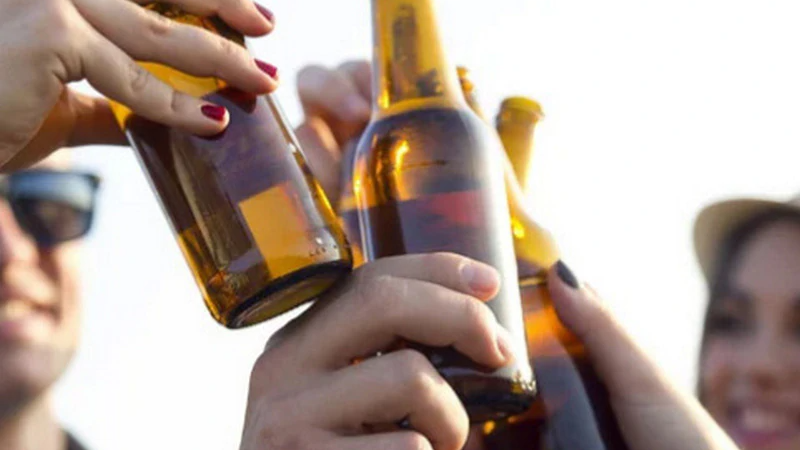 Неповнолітня волинянка розпивала алкоголь біля магазину: як її покарали ...